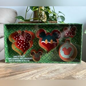 Disney | Kitchen | Disney Christmas Ornaments Cookie Cutter Set Of 5 ...